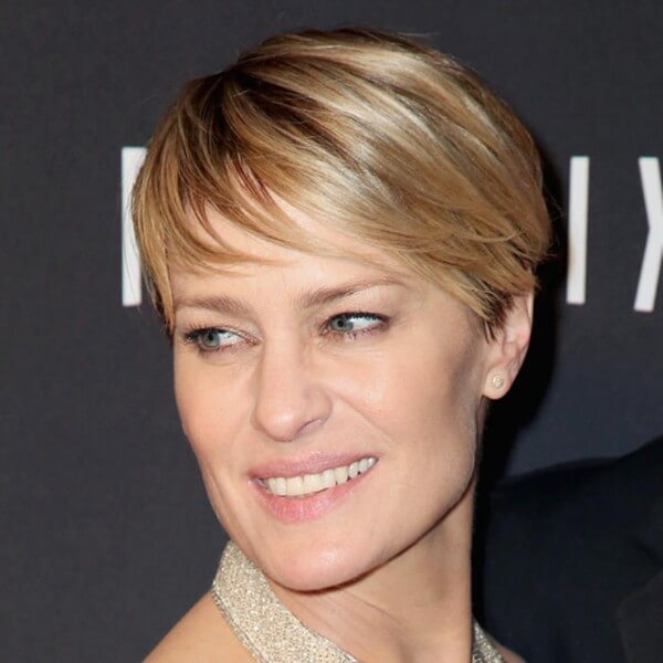 WHO IS OVER 40 TRENDY HAIRSTYLES FOR OLDER Cool blond - K4 Fashion