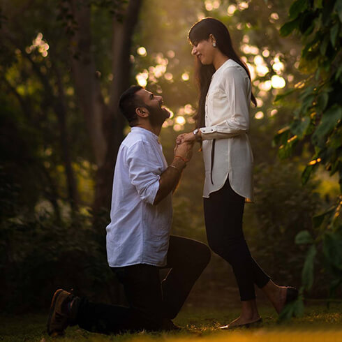 20+ Beautiful Pose Ideas For Pre-Wedding Shoot - K4 Fashion