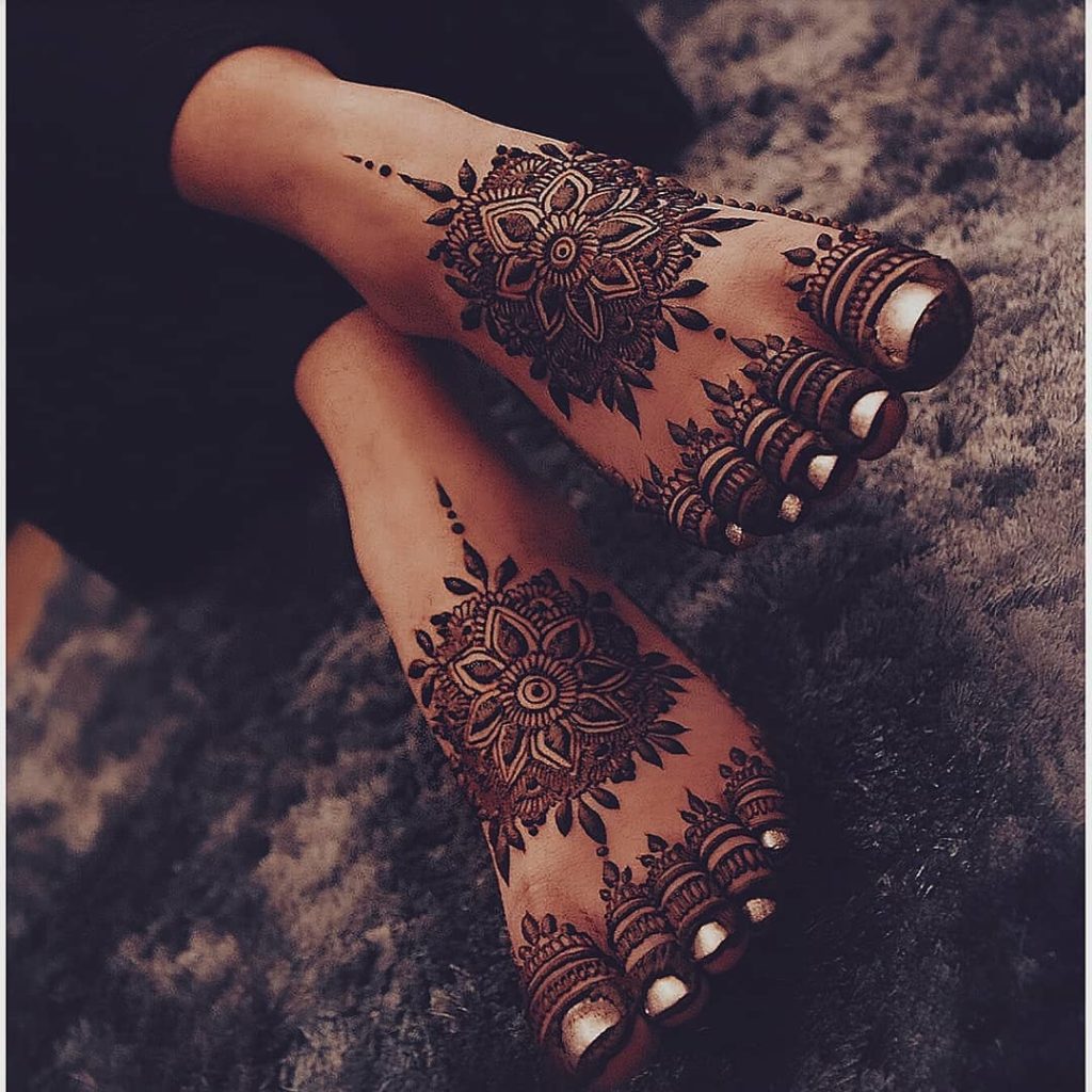 Beautiful Mandala Mehndi Designs for Feet - K4 Fashion