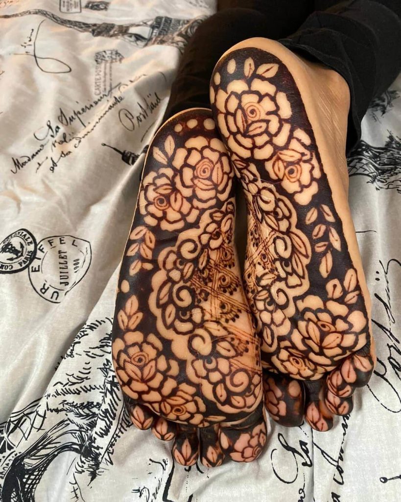 30+ Attractive Mehndi Designs For Sole of Foot - K4 Fashion
