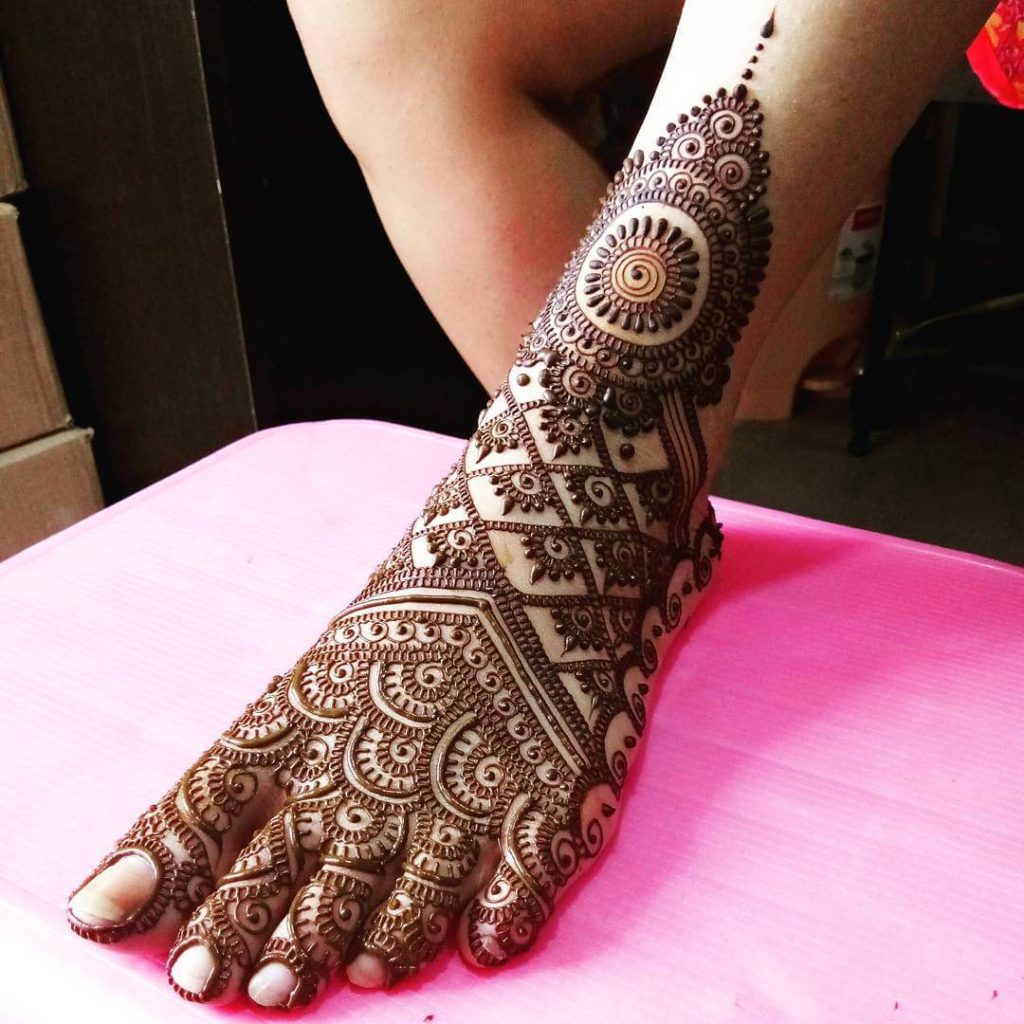 Indian Bridal (Dulhan) Mehndi Designs For Legs - K4 Fashion