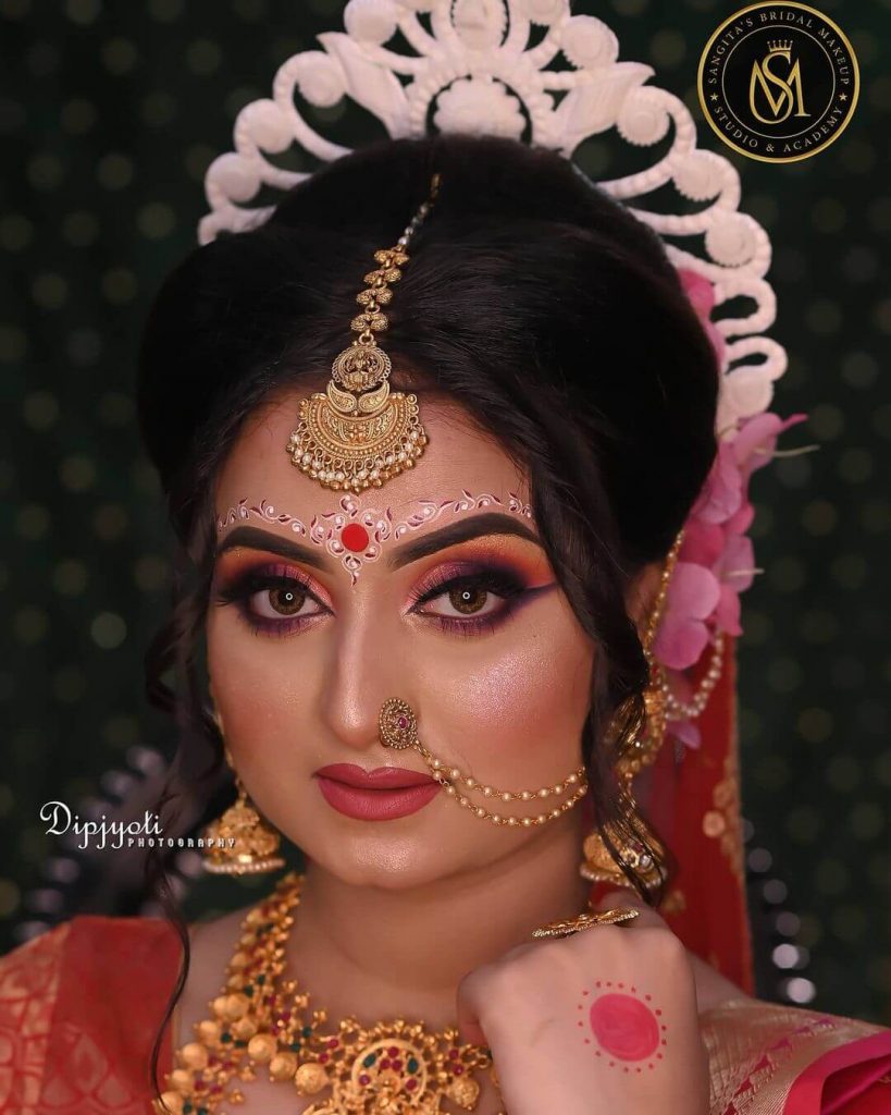 Bengali Bridal Eye Makeup Look in Saree - K4 Fashion