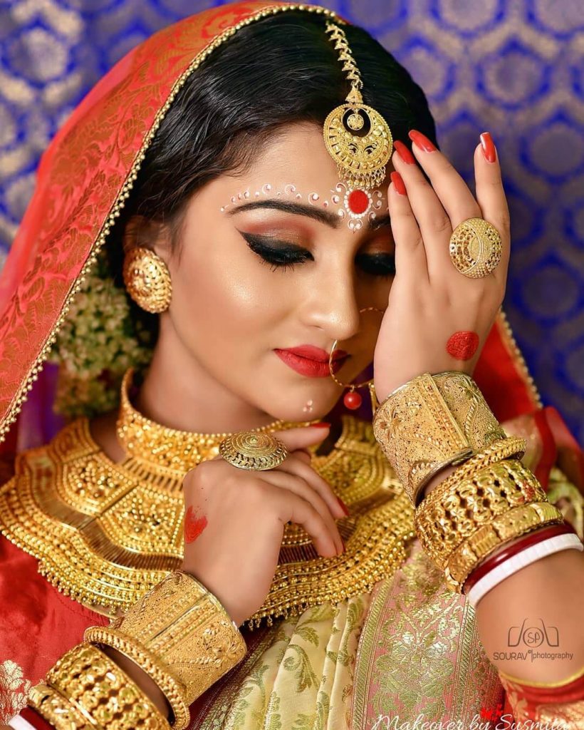 Bengali Bridal Eye Makeup Look in Saree - K4 Fashion