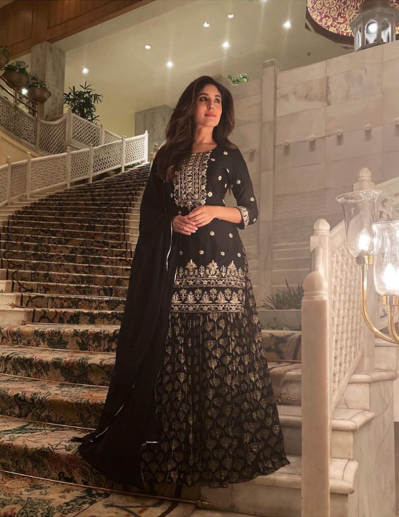 Kritika Kamra Ethnic, Traditional Outfits And Looks - K4 Fashion