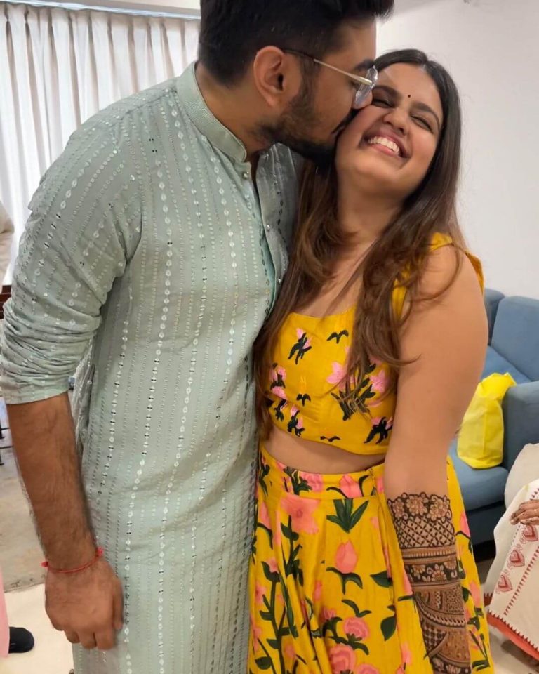 Aakash Kissing Aishwarya On Occasion Of Mehendi Function - Aishwarya Mohanraj And Aakash Shah ...