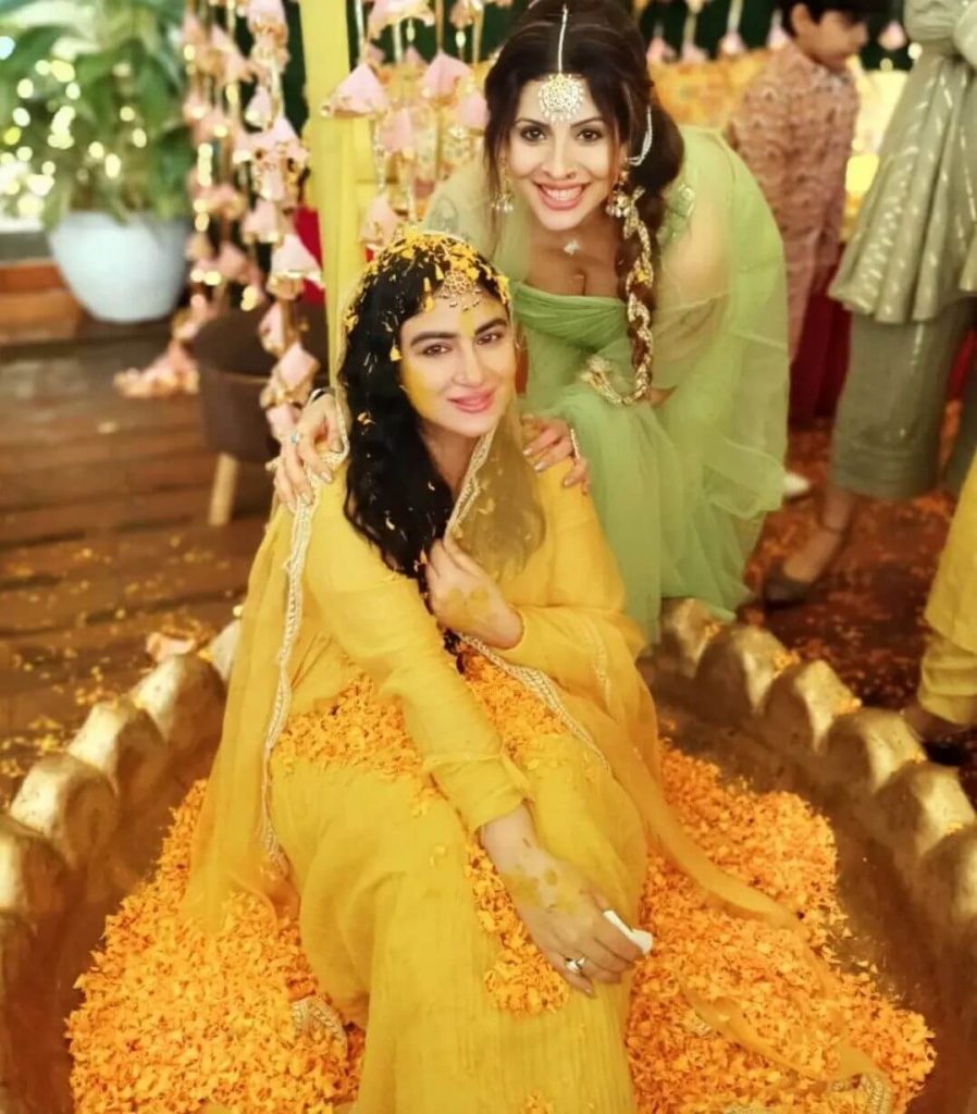 Bigg Boss Contestant Priya Malik Ties The Knot With Fiancé Karan Bakshi ...