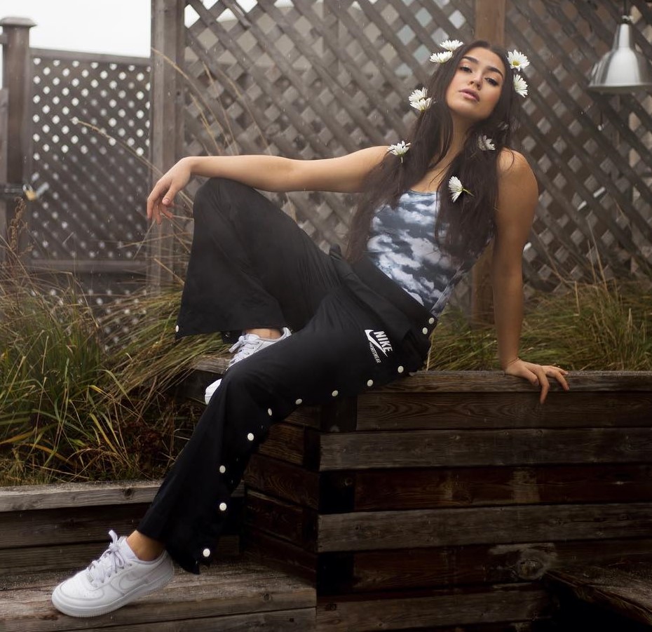 Alexa Rose Steele - Outfits, Style, & Looks - K4 Fashion