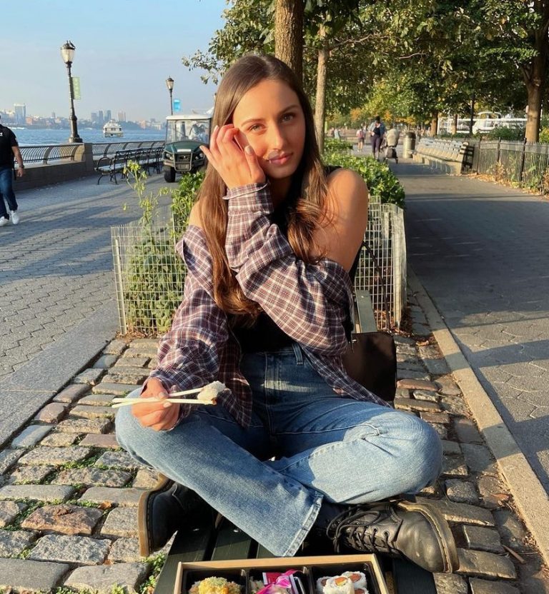 Scarlett Sperduto - Outfits, Styles, & Looks - K4 Fashion