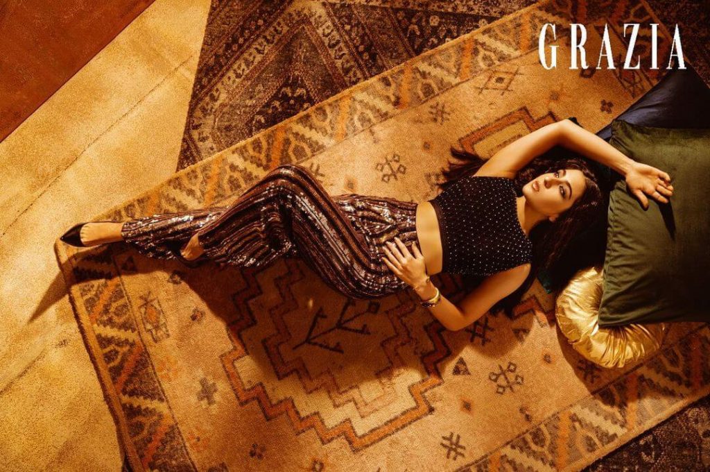 Ways To Look Trendy With Bollywood Celebrities - K4 Fashion