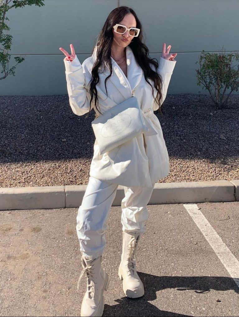madeline caroll The All-White Cheesy Look Of Madeline Caroll - K4 Fashion