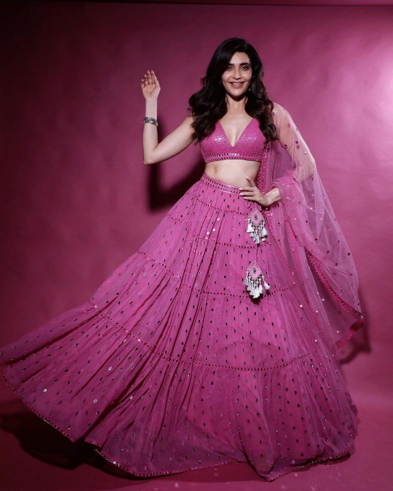 Karishma Tanna Sizzling Outfit & Looks - K4 Fashion