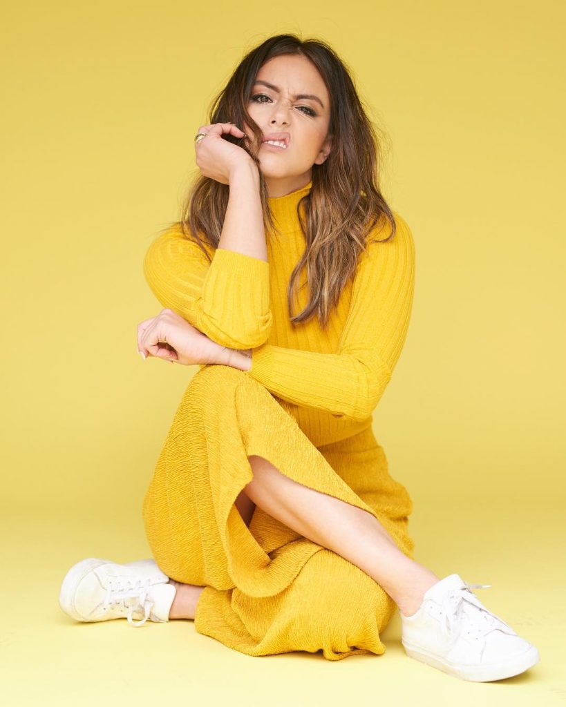 Chloe Bennet - Outfits, Style, & Looks - K4 Fashion