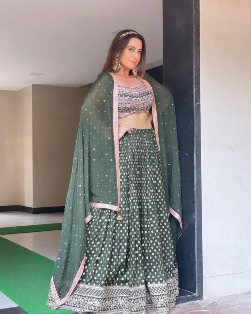 Aalisha Panwar Fashionable Outfits Inspo - K4 Fashion