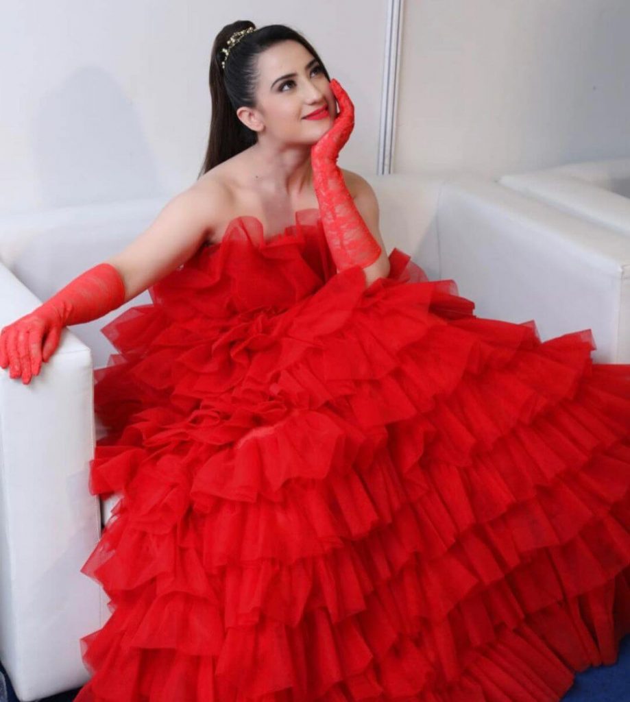 Aalisha Panwar Fashionable Outfits Inspo - K4 Fashion