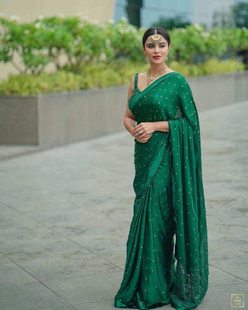 Aashka Goradia Sexy Outfits And Looks - K4 Fashion