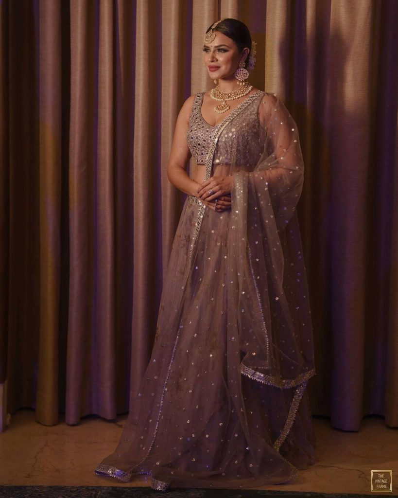 Aashka Goradia Sexy Outfits And Looks - K4 Fashion