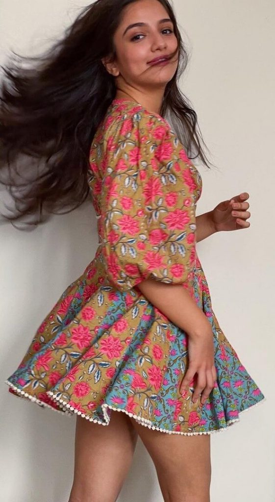 Ahsaas Channa Pretty Outfits And Looks - K4 Fashion