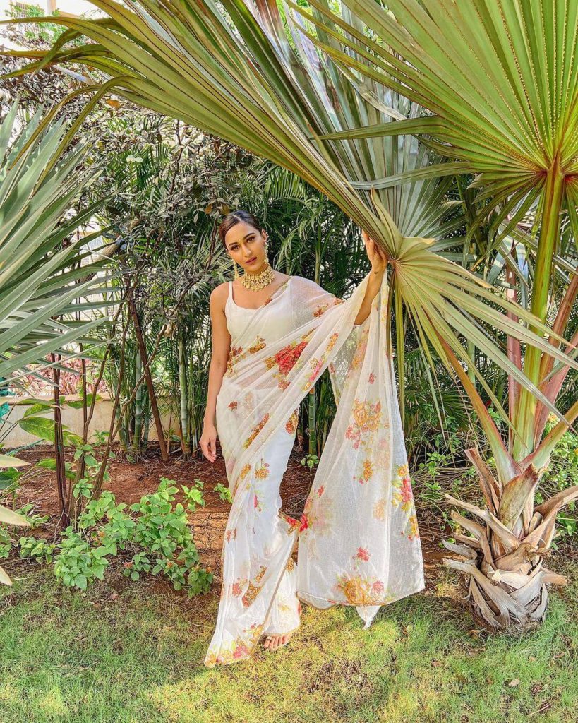 Erica Fernandes Fabulous Outfit And Looks - K4 Fashion