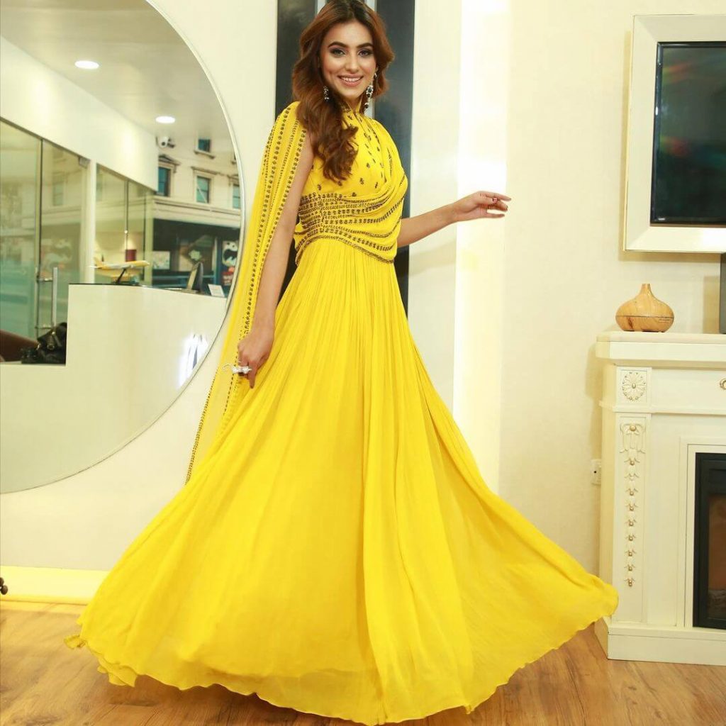 Ginni Kapoor Classy Outfits And Looks - K4 Fashion