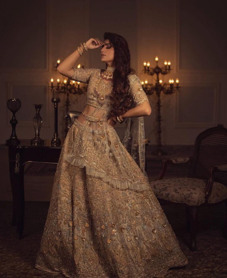 Ginni Kapoor Classy Outfits And Looks - K4 Fashion