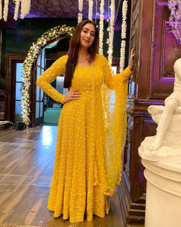 Disha Parmar Outfits & Looks - K4 Fashion