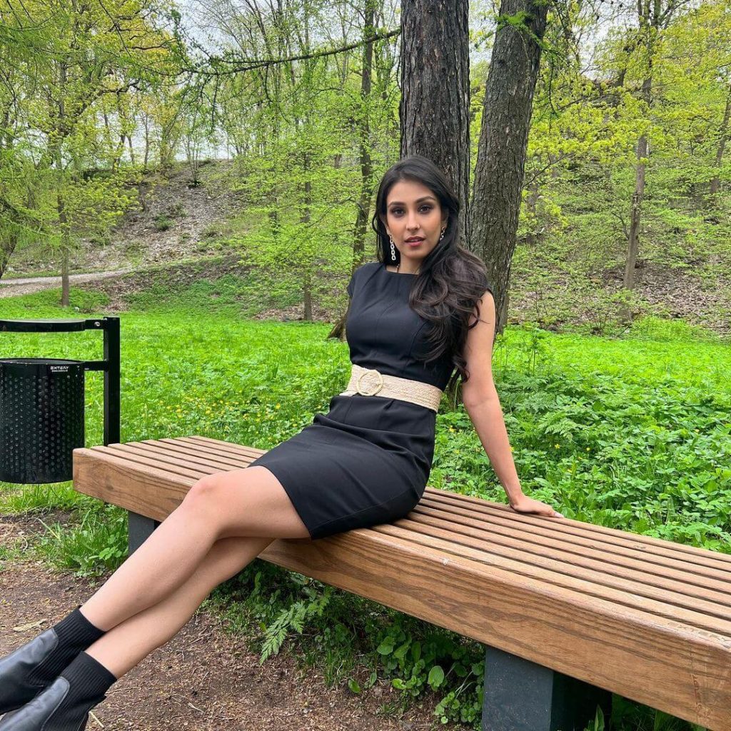 Navneet Kaur Dhillon Outfits And Looks - K4 Fashion