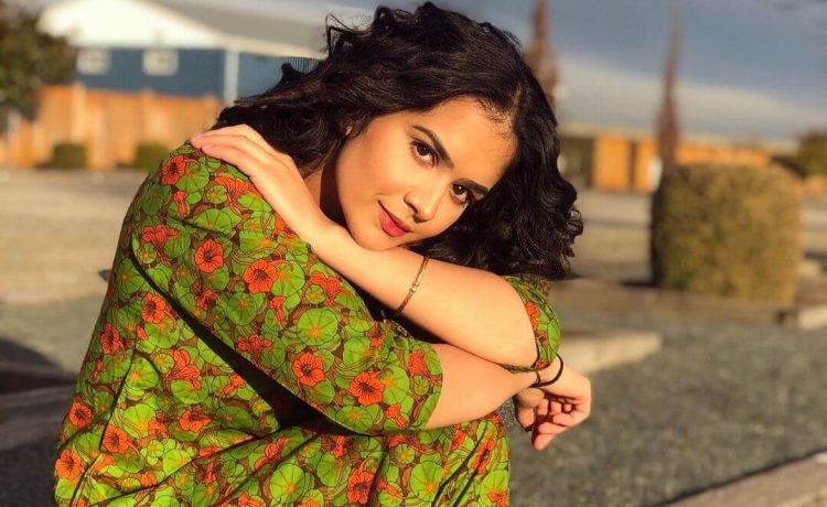 Roopi Gill Outfits, Looks And Style - K4 Fashion