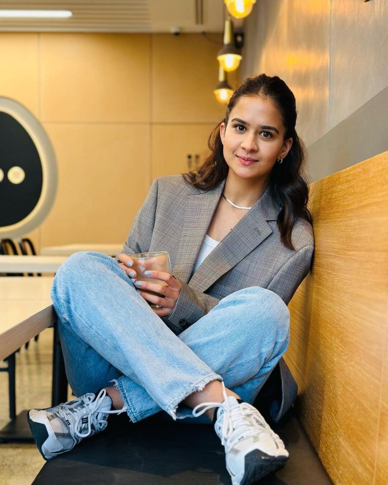 Roopi Gill Outfits, Looks And Style - K4 Fashion