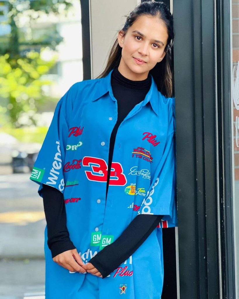 Roopi Gill Outfits, Looks And Style - K4 Fashion