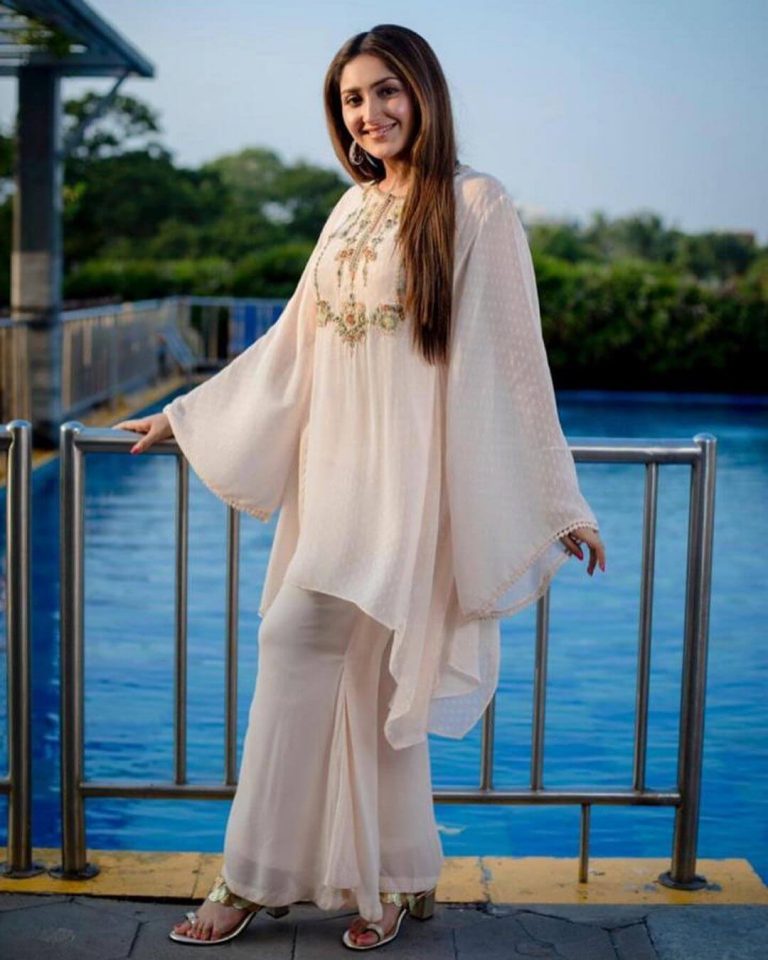 Sayyeshaa Outfits, Styles And Fashion For Stunning Look - K4 Fashion