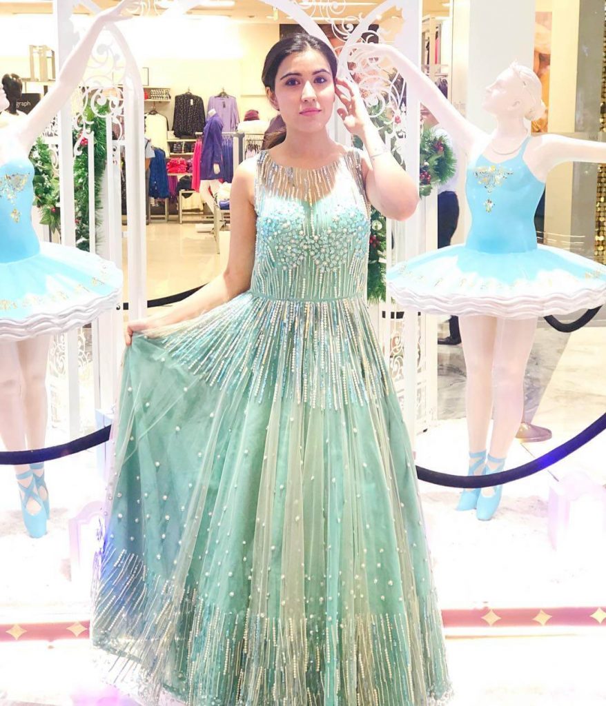 Sheena Bajaj Outfits, Style And Looks - K4 Fashion