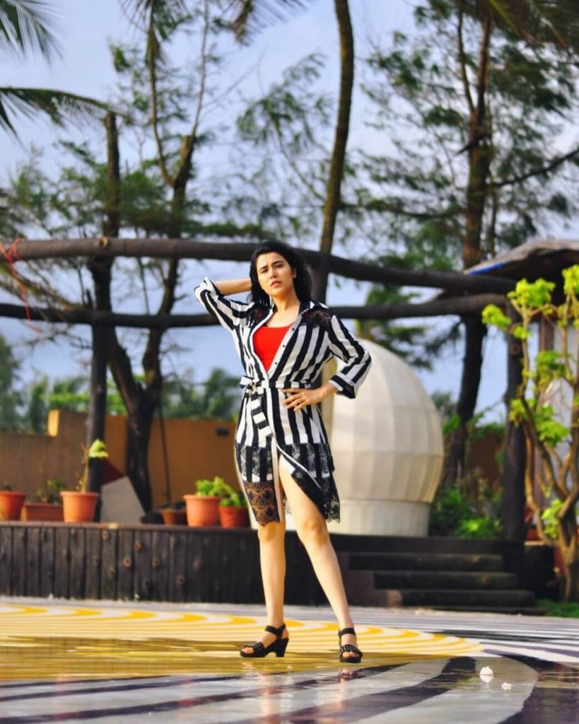 Sheena Bajaj Outfits, Style And Looks - K4 Fashion