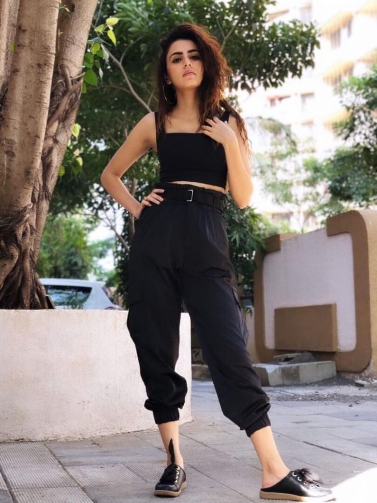 Swati Kapoor In Glamorous Outfit And Looks - K4 Fashion