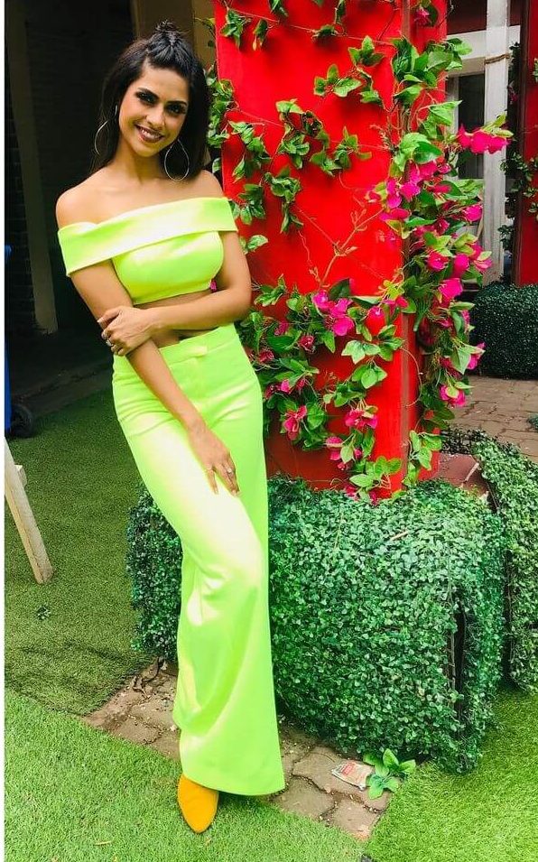 Aditi-Sarangdhar-In-Off-Shoulder-Neon-Co-Ord-Set - K4 Fashion