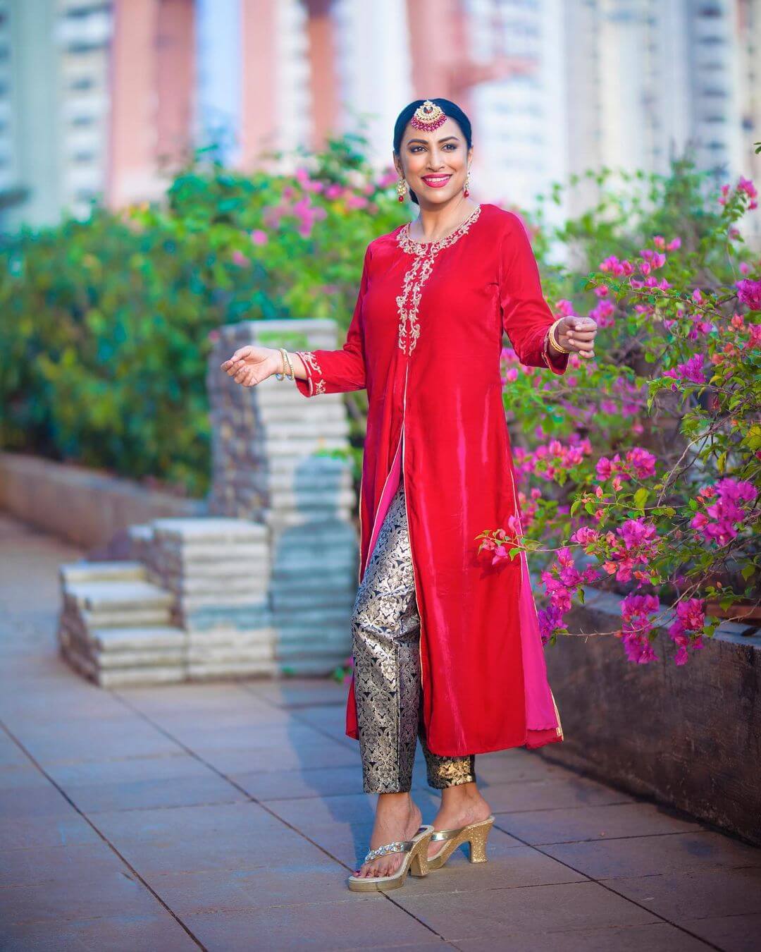 Kranti Redkar Ethnic Saree, Kurta Outfit And Looks - K4 Fashion