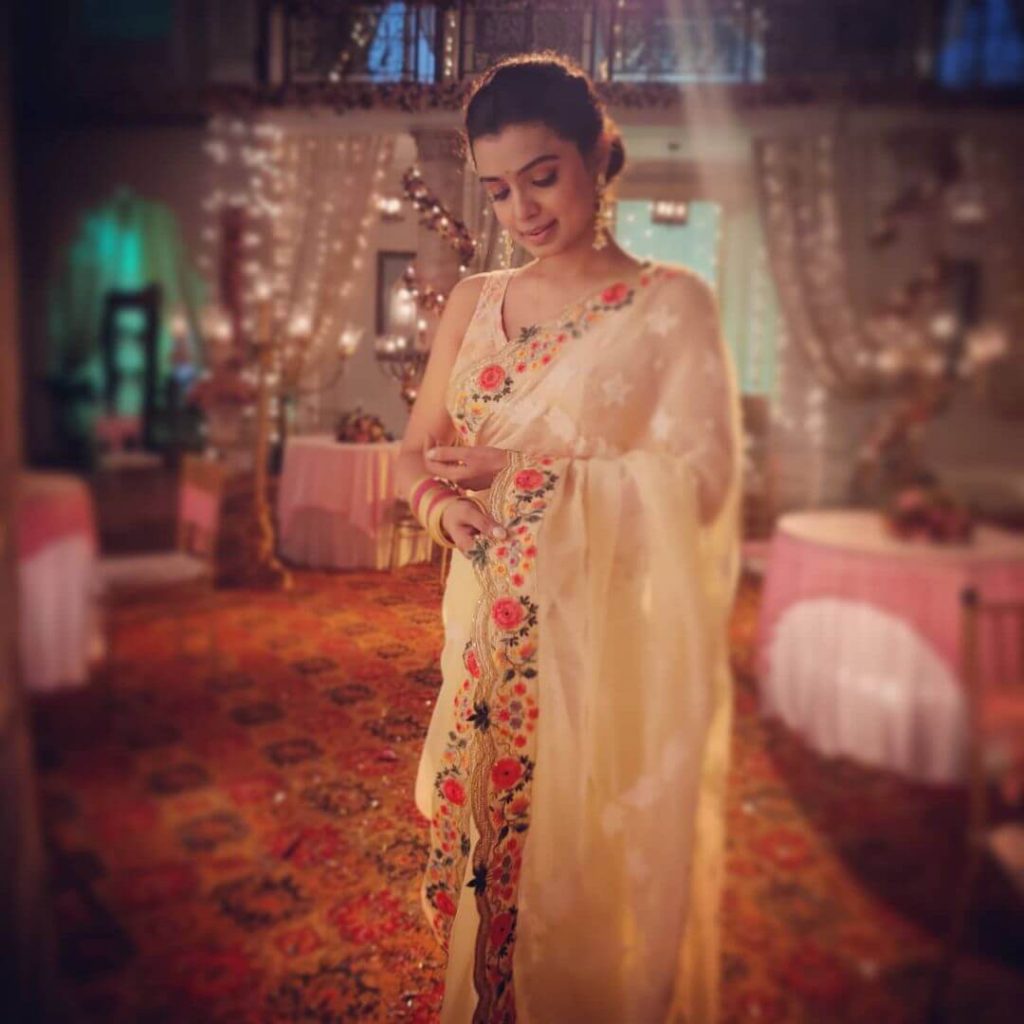 Mayuri Deshmukh Outfits, Looks And Style - K4 Fashion