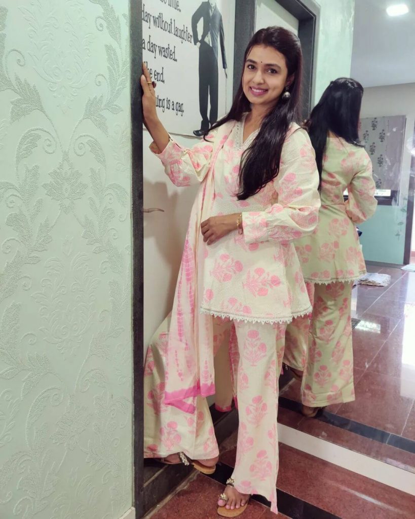 Mayuri Deshmukh Outfits, Looks And Style - K4 Fashion