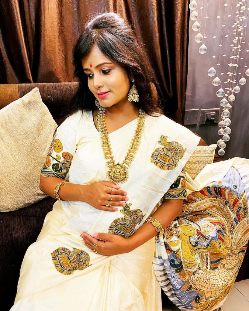Mayuri Kyatari Elegant Outfits And Looks - K4 Fashion