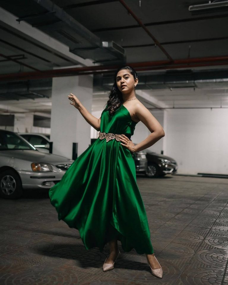 Mrunmayee Deshpande Traditional And Ethnic Outfits - K4 Fashion