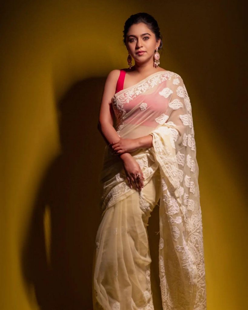 Mrunmayee Deshpande Traditional And Ethnic Outfits - K4 Fashion