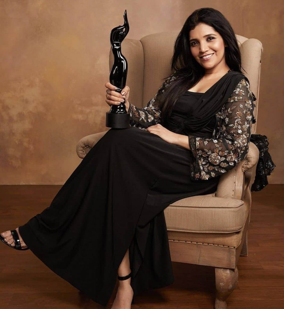 Mukta Barve Fashionable Outfits And Looks - K4 Fashion