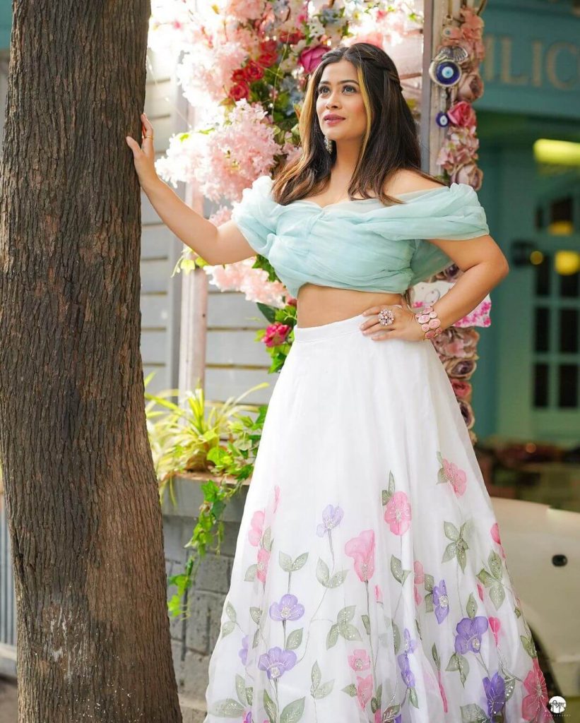 Ruchita Jhadav Elegant Outfits And Looks - K4 Fashion