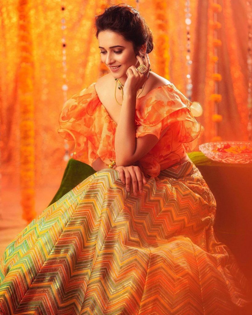Shivani Surve Simple Elegant Outfits And Style K4 Fashion