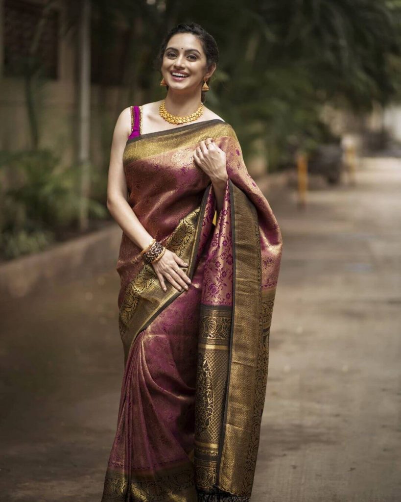 Shruti Marathe Mesmerizing Outfits And Looks - K4 Fashion