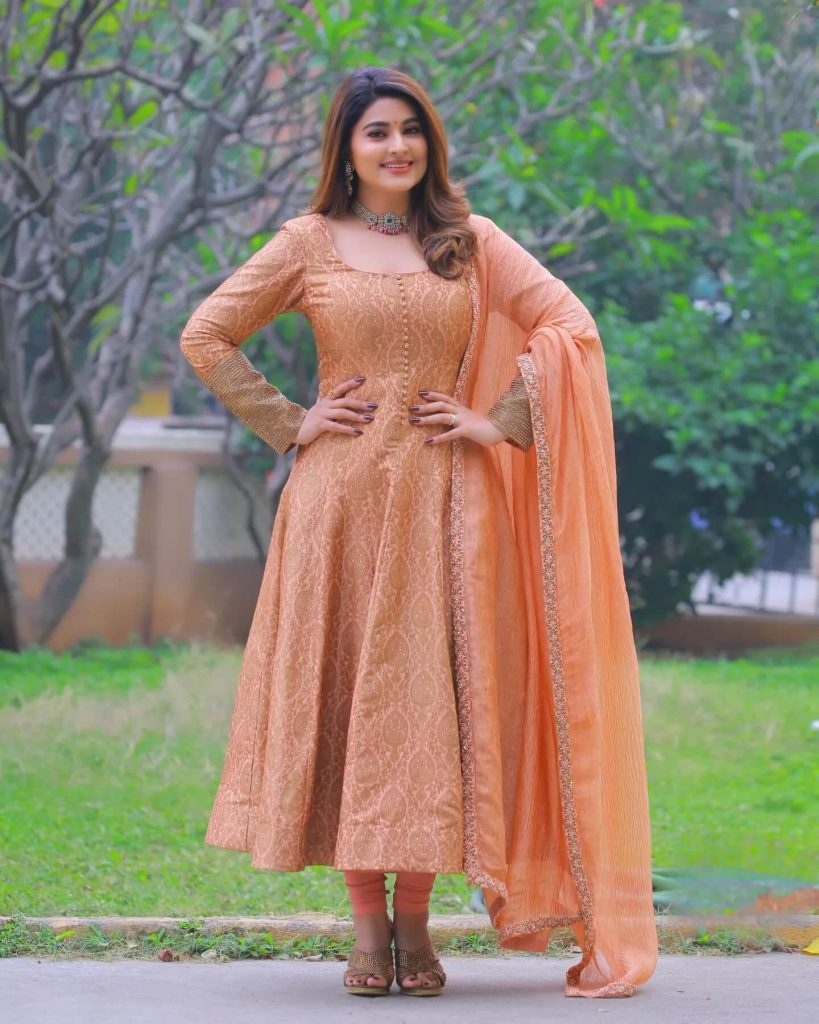 Sneha Stunning Traditional Looks And Outfits - K4 Fashion
