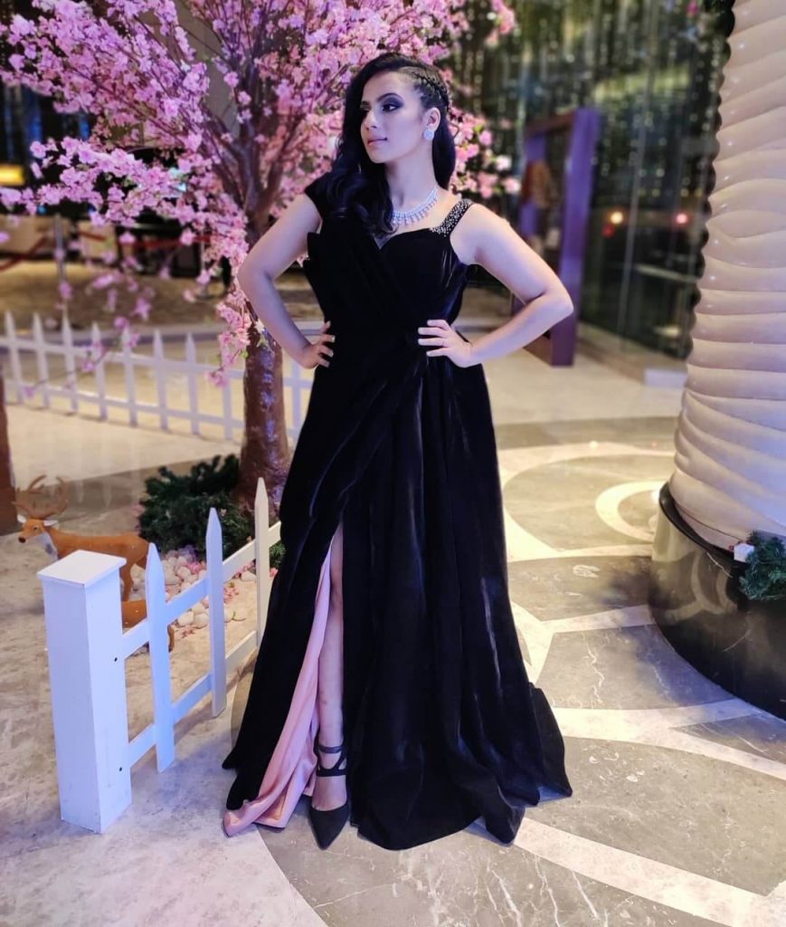 Sruthi Hariharan Peppy, Vibrant Outfits And Looks - K4 Fashion