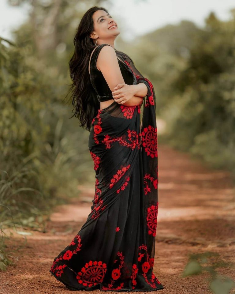 Alphy Panjikaran Elegant Outfits And Looks - K4 Fashion