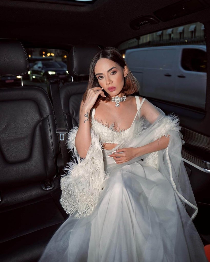 YouTuber Komal Pandey Stunning Traditional Outfits And Looks - K4 Fashion