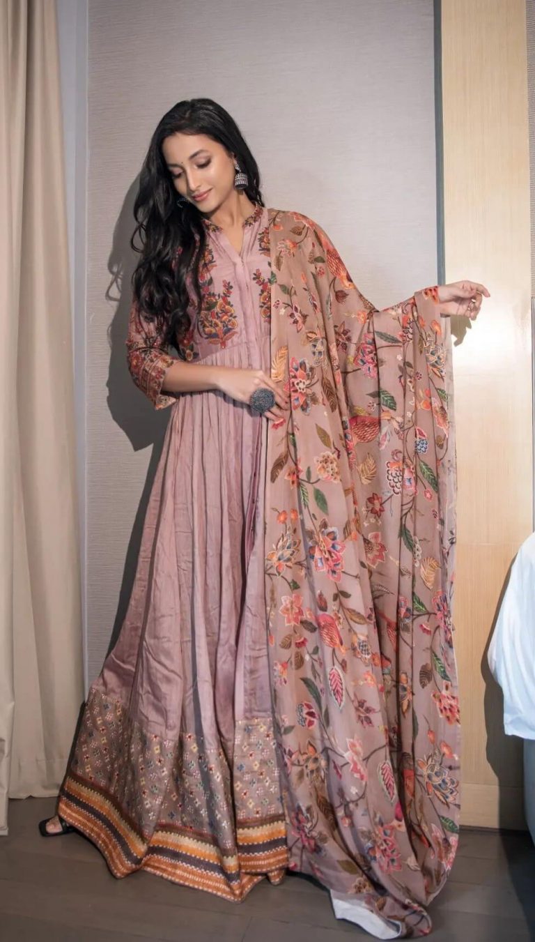 Srinidhi Shetty Chic, Classy Looks And Outfits - K4 Fashion