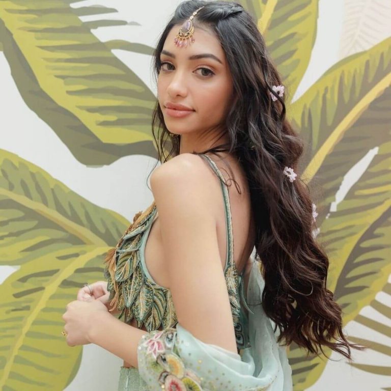 Ananya Panday's Cousin Alanna Panday Mehendi Ceremony (4) - K4 Fashion